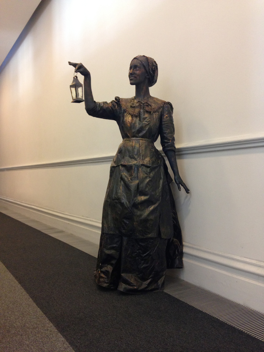 Florence Nightingale Human Statue - Living Statues: Single Page Layout ...